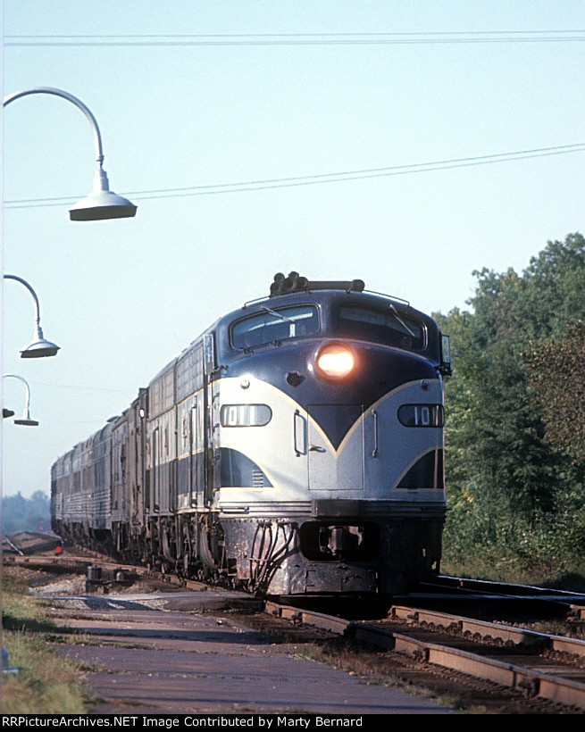 RF&P 1011 With Tr. 33, The Silver Comet